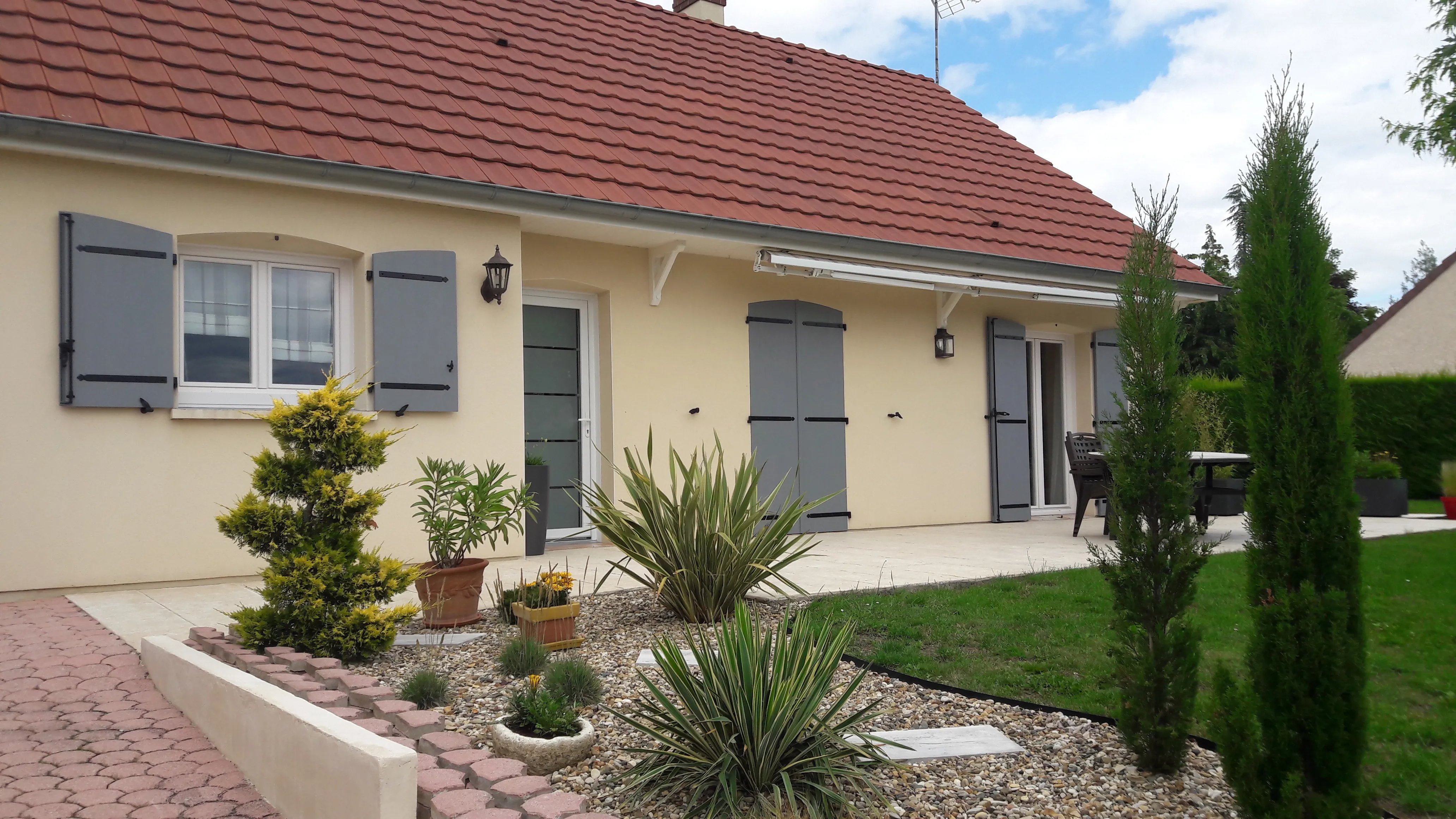 Volets composite dans le Jura : la solution Polyhabitat - Polyhabitat